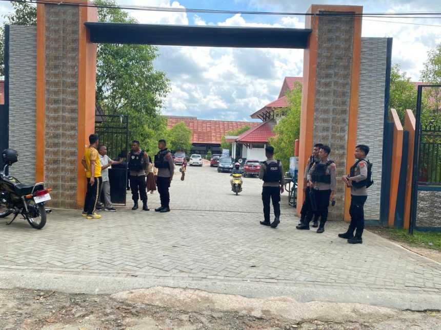 Polisi Siaga di Kawasan SMK Negeri 1 Kendari Antisipasi Tawuran Susulan Antar Pelajar - lajur
